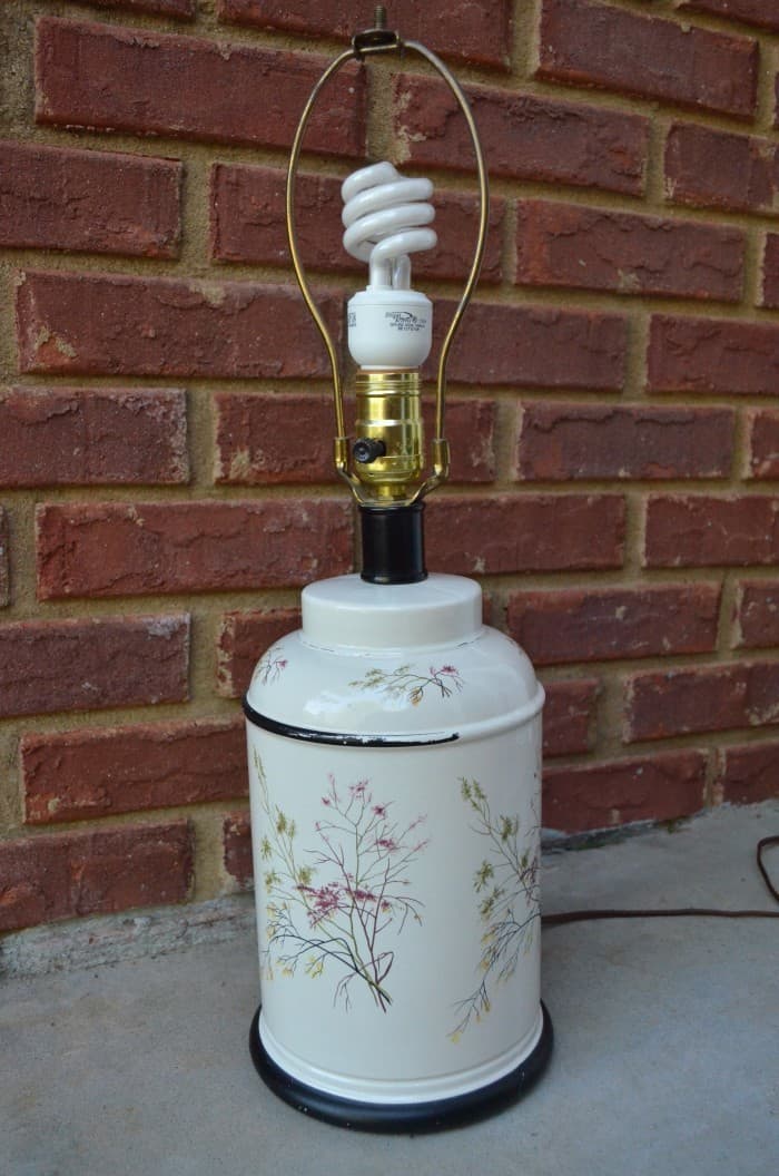 Old Secondhand Lamp Makeover - KnockOffDecor