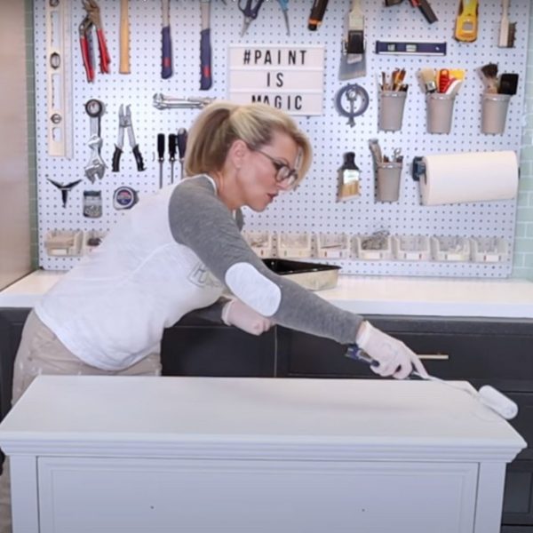 DIY How to Paint Furniture the Pottery Barn Seadrift Finish - KnockOffDecor