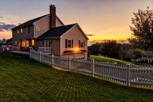 Low-Cost Fencing That Improves the Look of Your Home - KnockOffDecor