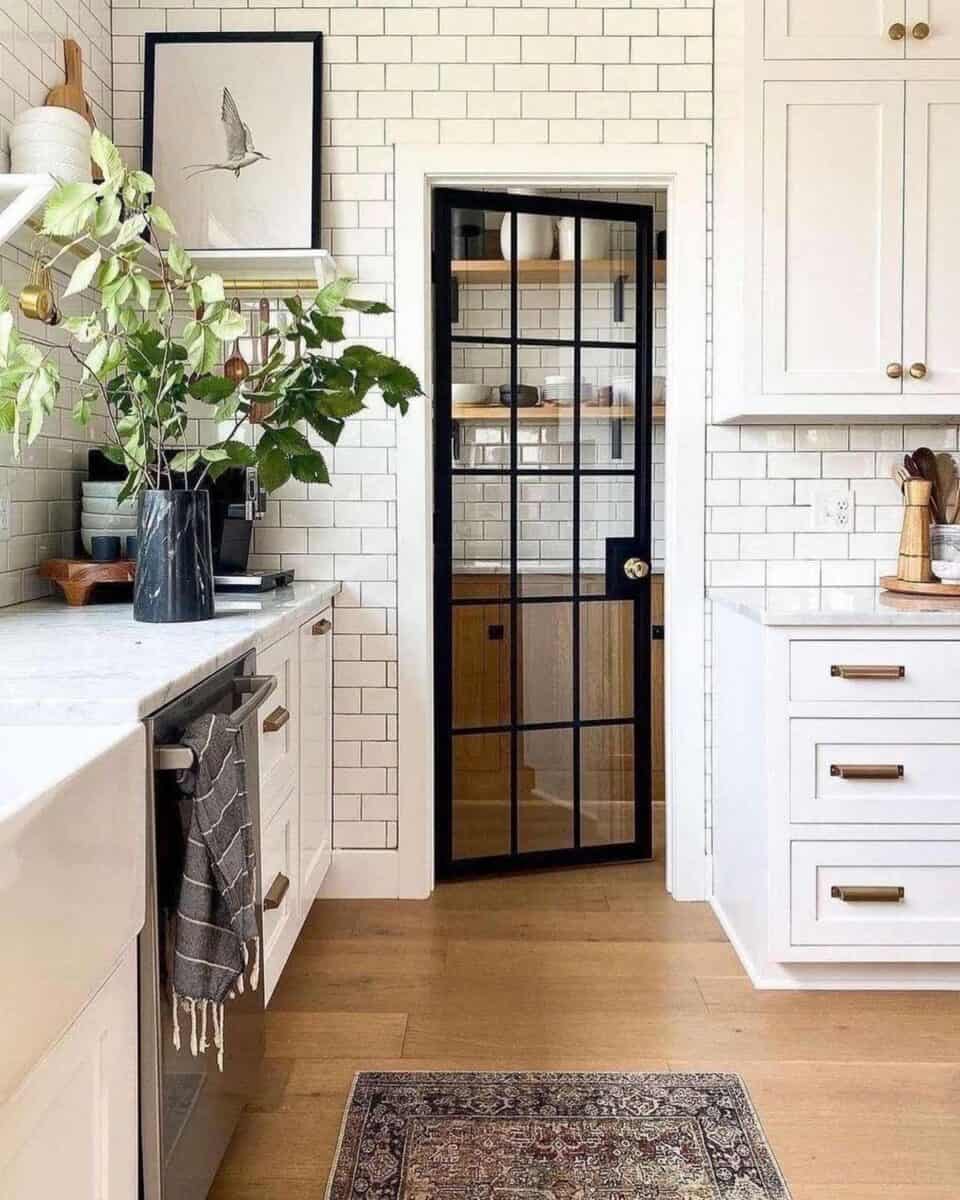 25 Glass Pantry Doors You'll Want to Add to Your Kitchen Now ...